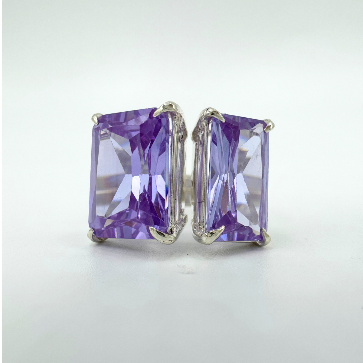 Floating Ring in Alexandrite Quartz – Dorian Webb